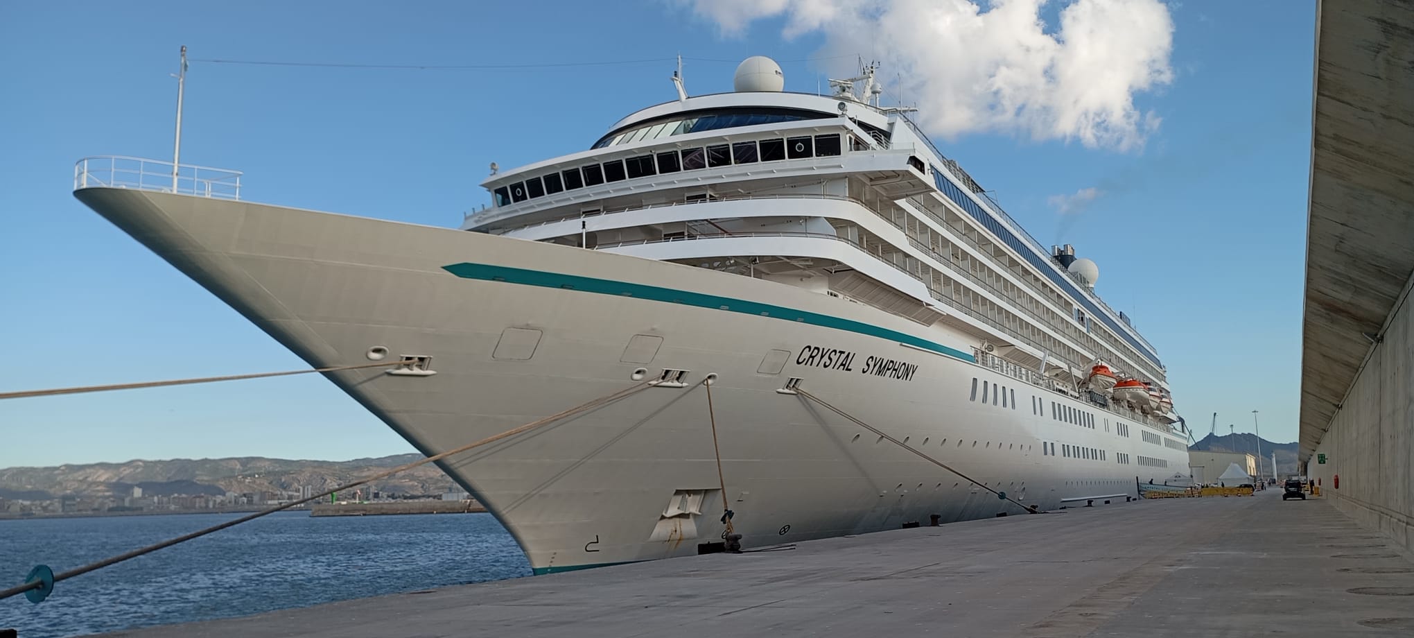 El buque ‘Crystal Simphony’ hace escala en PortCastelló